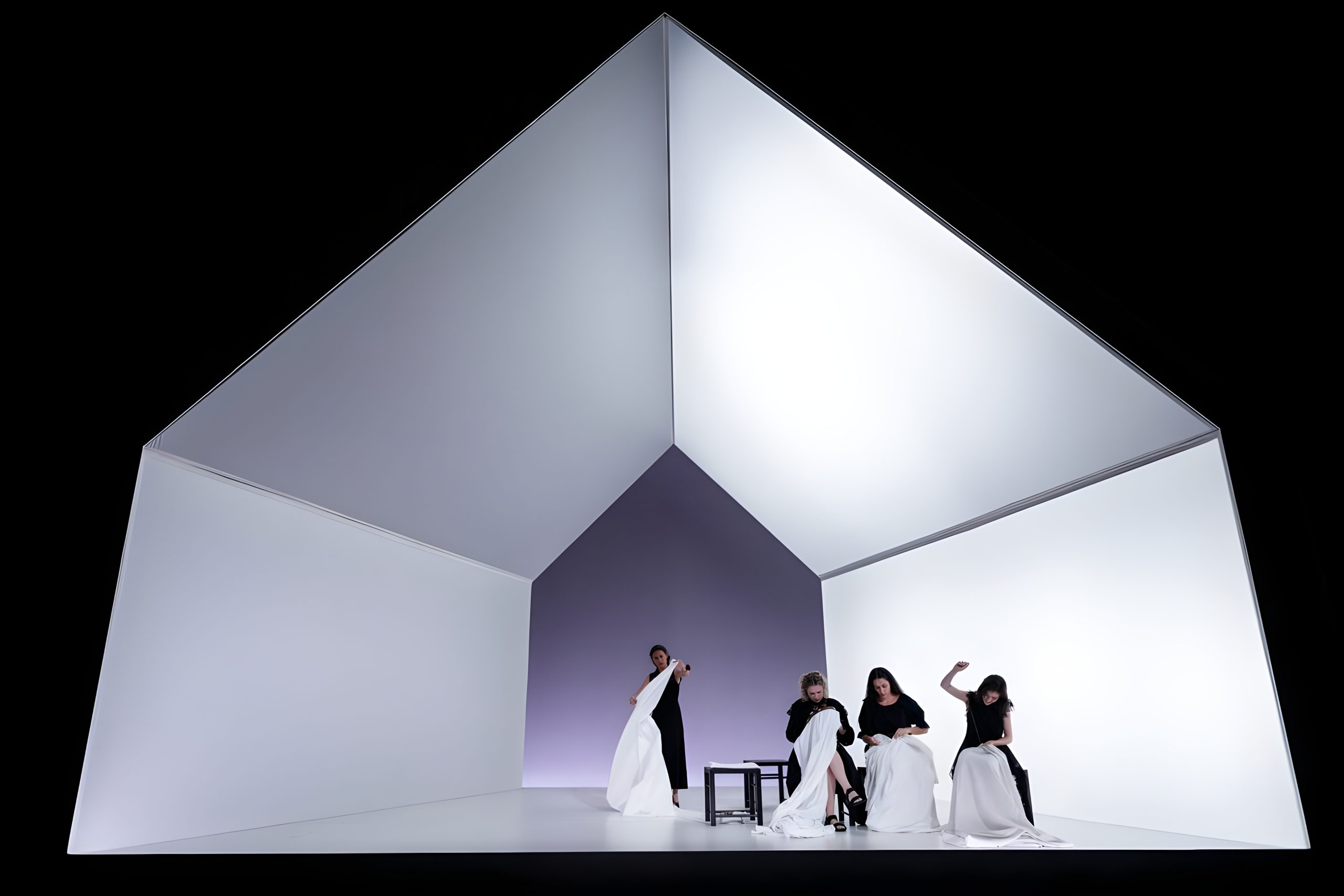 LA CASA DE BERNARDA ALBA - VNG TECH LIGHTING, S.L.